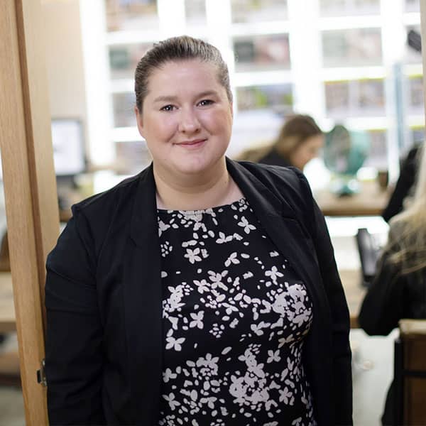 About Us | Lesley Greaves