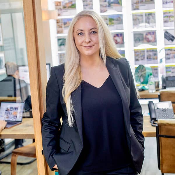 About Us | Lesley Greaves